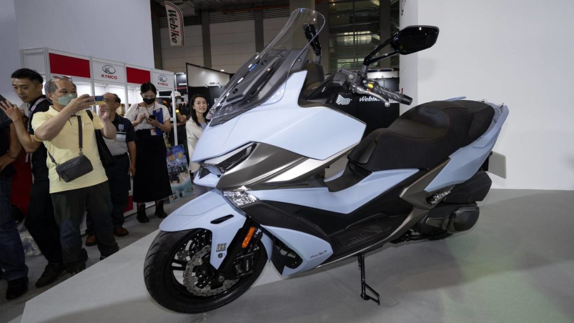 銷售戰報／2023年10月大型重機市場低迷 光陽XCiting VS400大量交車逆勢成長 | 地球黃金線