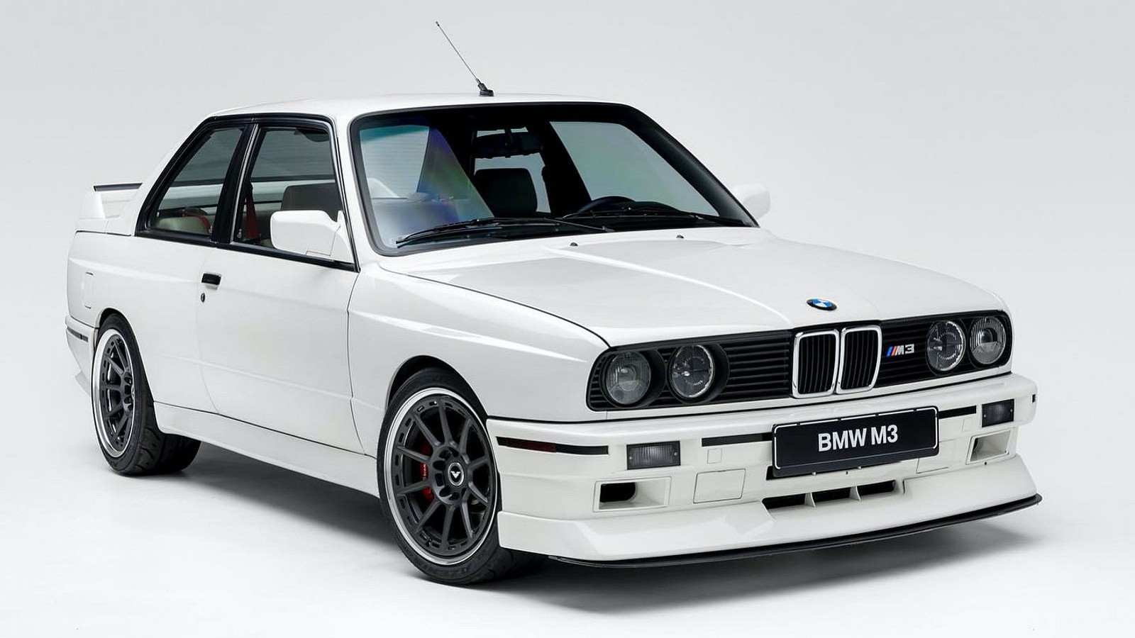 改裝廠用新技術重塑BMW E30 M3 碳纖維車身能讓經典性能車重返巔峰？ | 地球黃金線