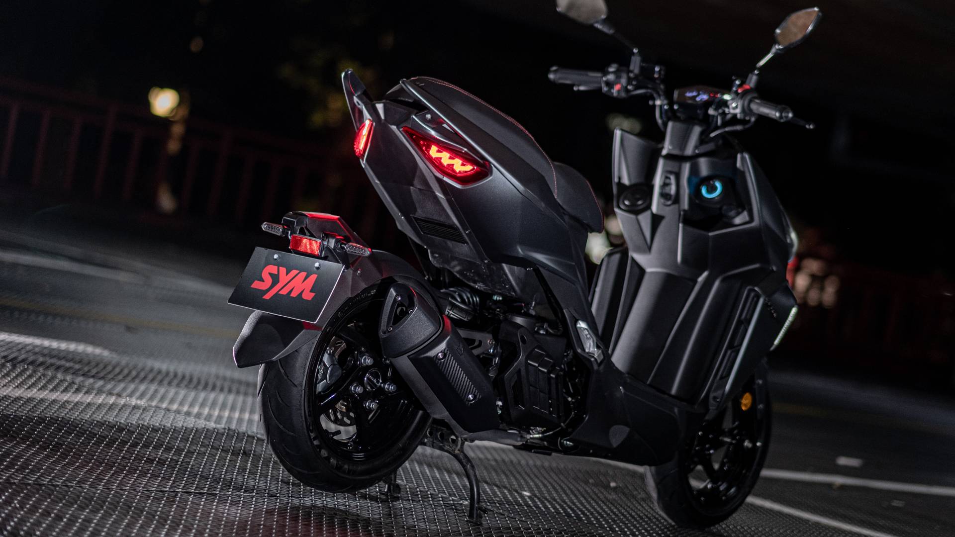 23年式SYM DRGBT進化「黑龍」再抗漲！ 三陽「最強白牌旗艦」質感升級 | 地球黃金線