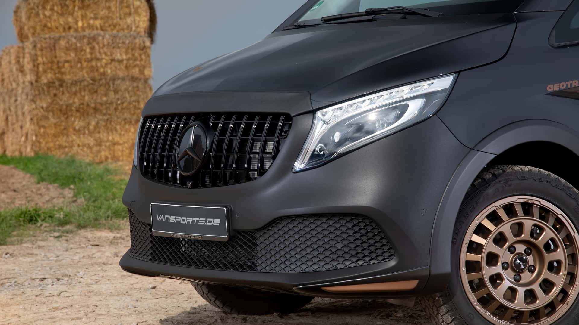 VanSports推出賓士V-Class升級套件 展示越野露營車新玩法！ | 地球黃金線