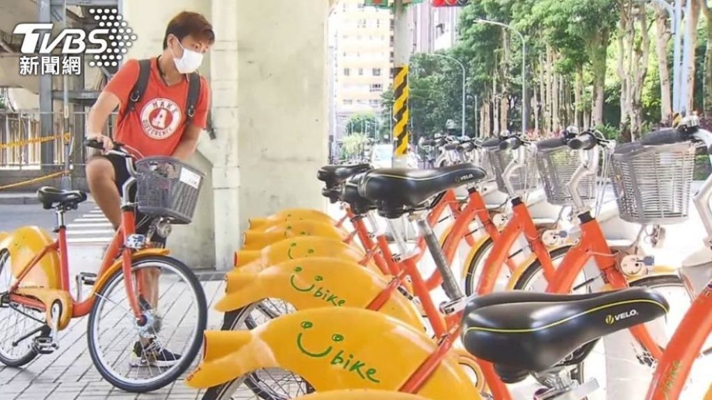 警方攔查YouBike騎士原因是「沒戴安全帽」 民怨：觸犯哪條法規？ | 地球黃金線