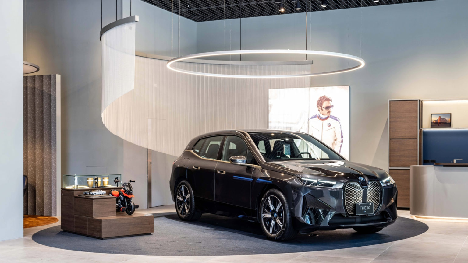 全新BMW Retail.Next展間打造頂級賞車體驗 增添溫度與前衛新世代美學 | 地球黃金線