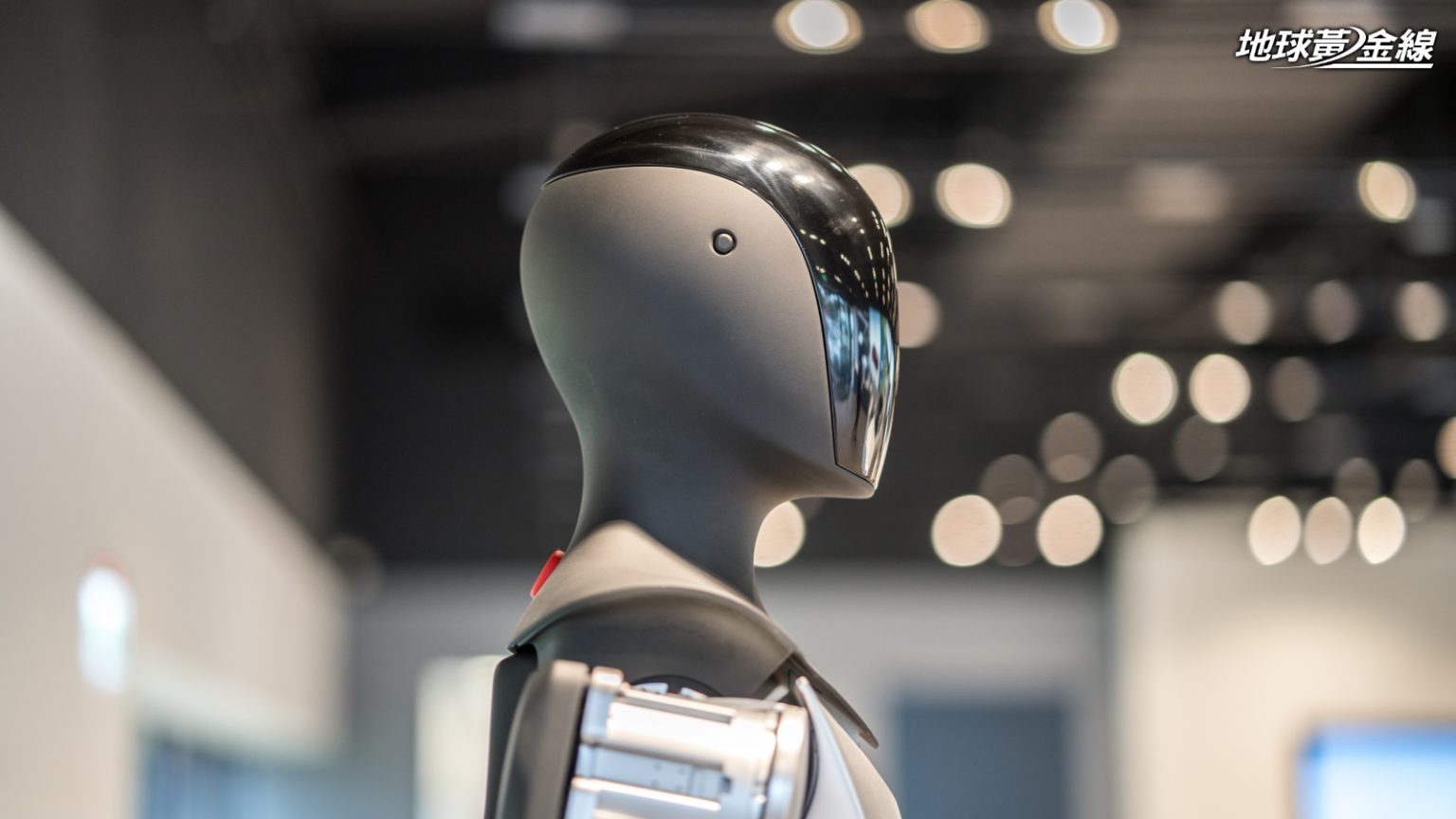 Tesla Bot／Optimus內湖展間直擊！ 特斯拉機器人搭FSD晶片能硬舉68公斤 | 地球黃金線