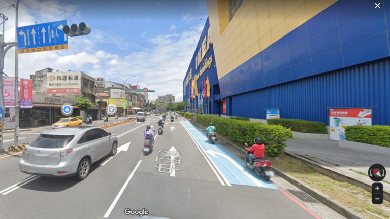 台灣交通界的奇蹟「左轉靠右」指示牌！民眾反應不一 | 地球黃金線