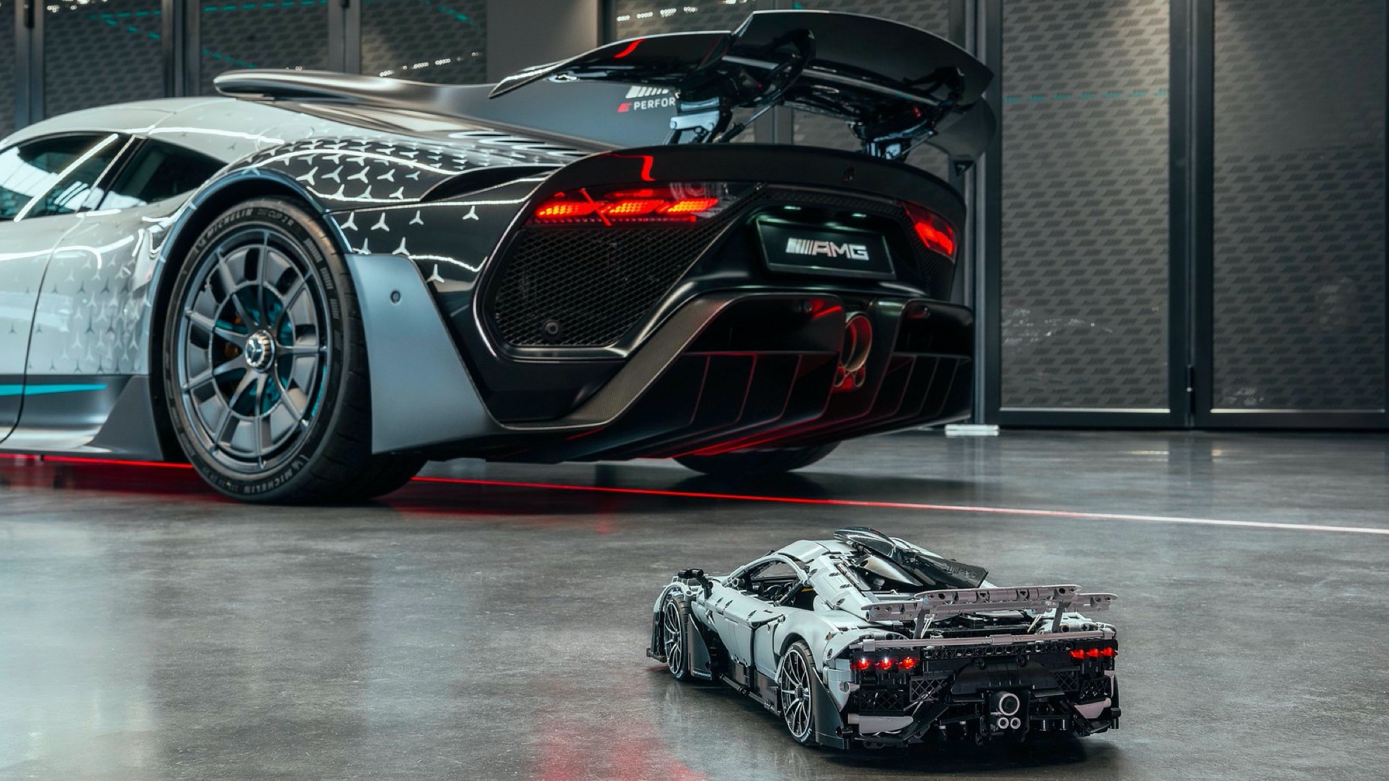 CaDA推出M-AMG One積木模型 1:8比例讓車迷收藏夢成真 | 地球黃金線