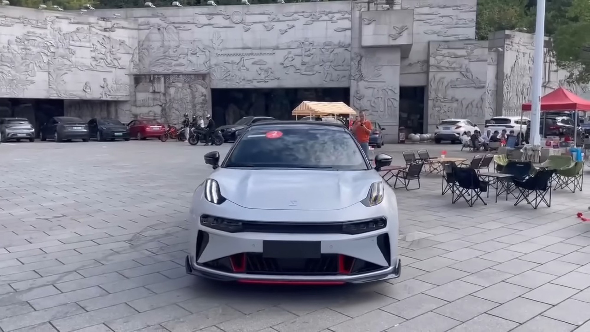 特斯拉Model S Plaid勁敵出招！ Zeekr 001 FR「坦克旋轉」展示技術 | 地球黃金線