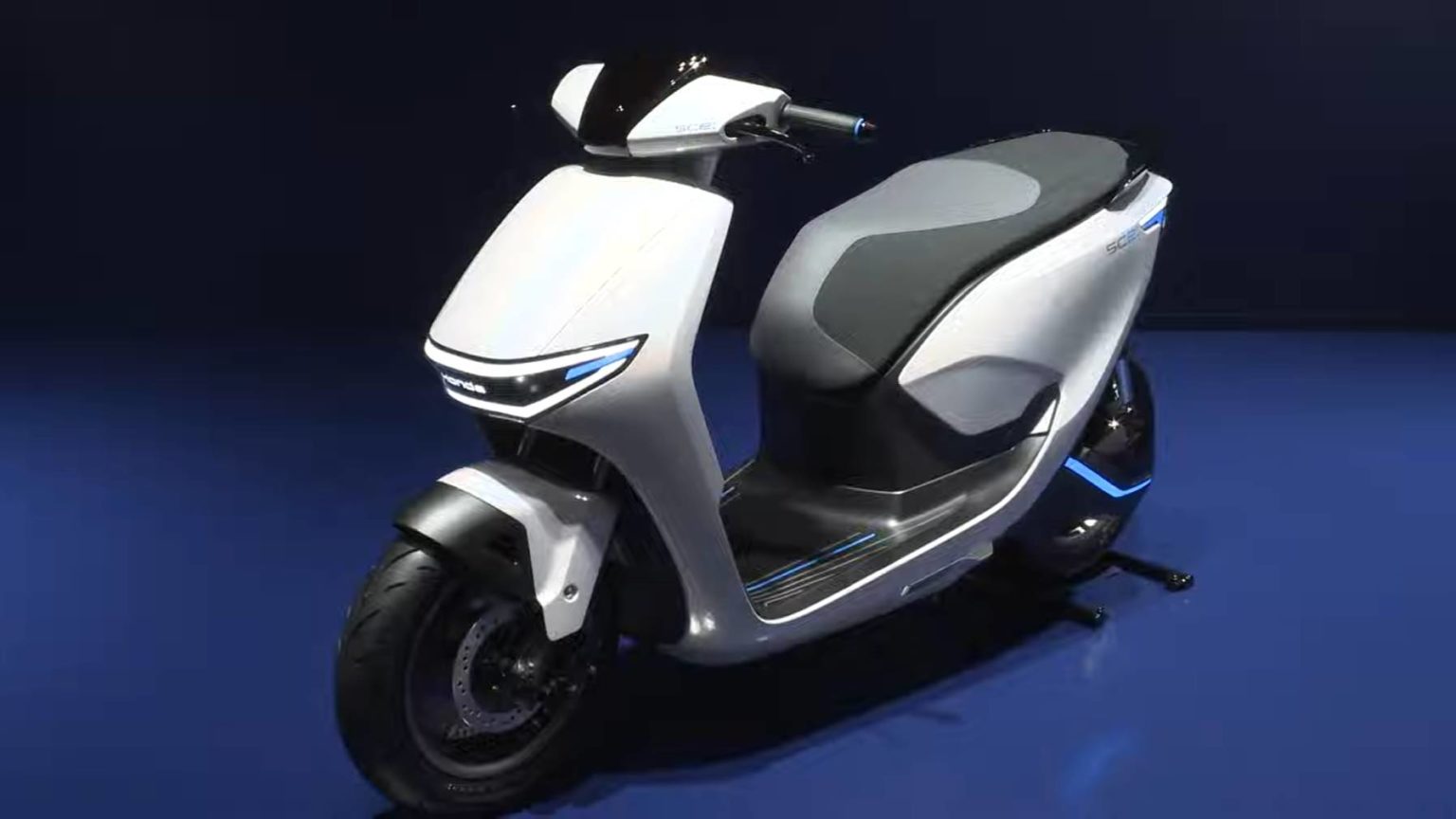 Honda SC e:第2款換電式電動機車 125動力級距續航力上看100公里 | 地球黃金線