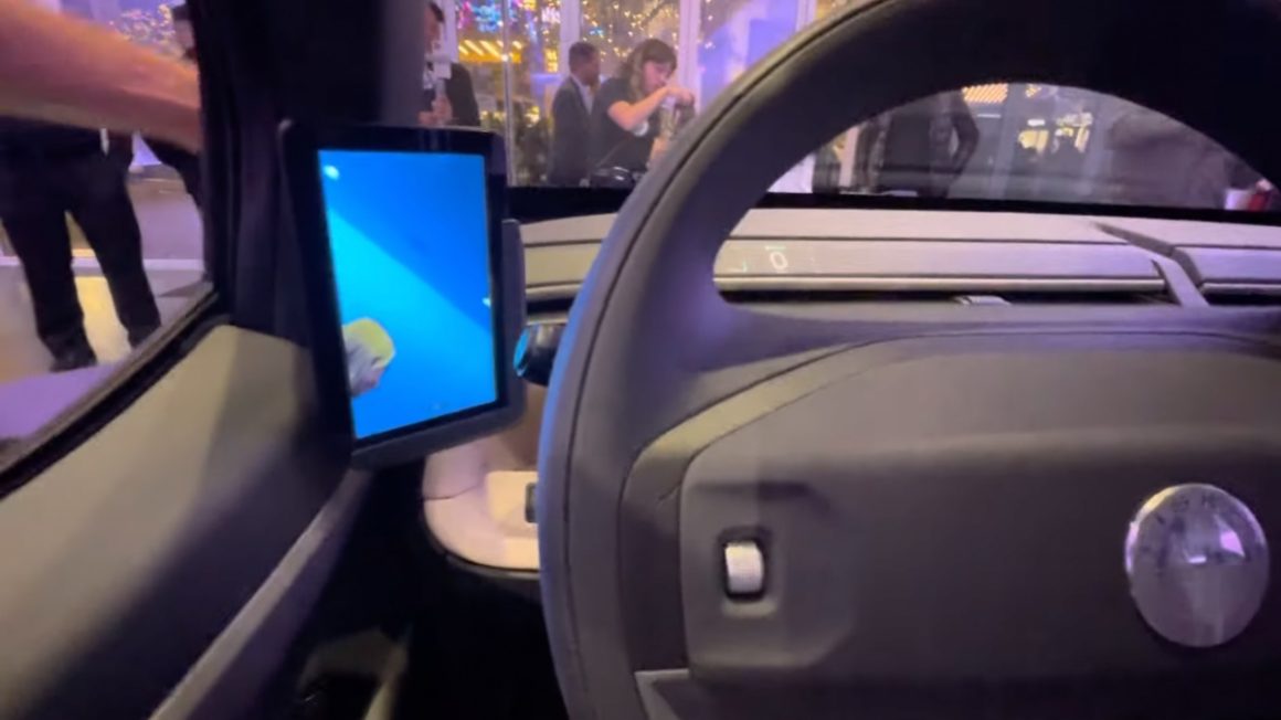 鴻海代工電動車有透明A柱！ Fisker Pear開價95萬預計25年量產 | 地球黃金線