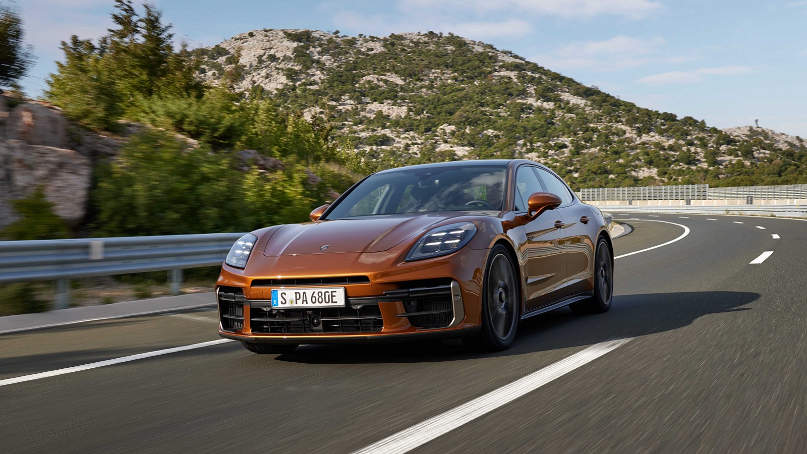 Porsche豪華性能跑房Panamera大規模改款現身 台灣報價574萬起同步接單 | 地球黃金線