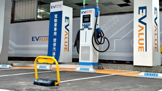 華城Evalue「隨插即充」功能上線 2024全台充電樁佈建瞄準800+110目標 | 地球黃金線