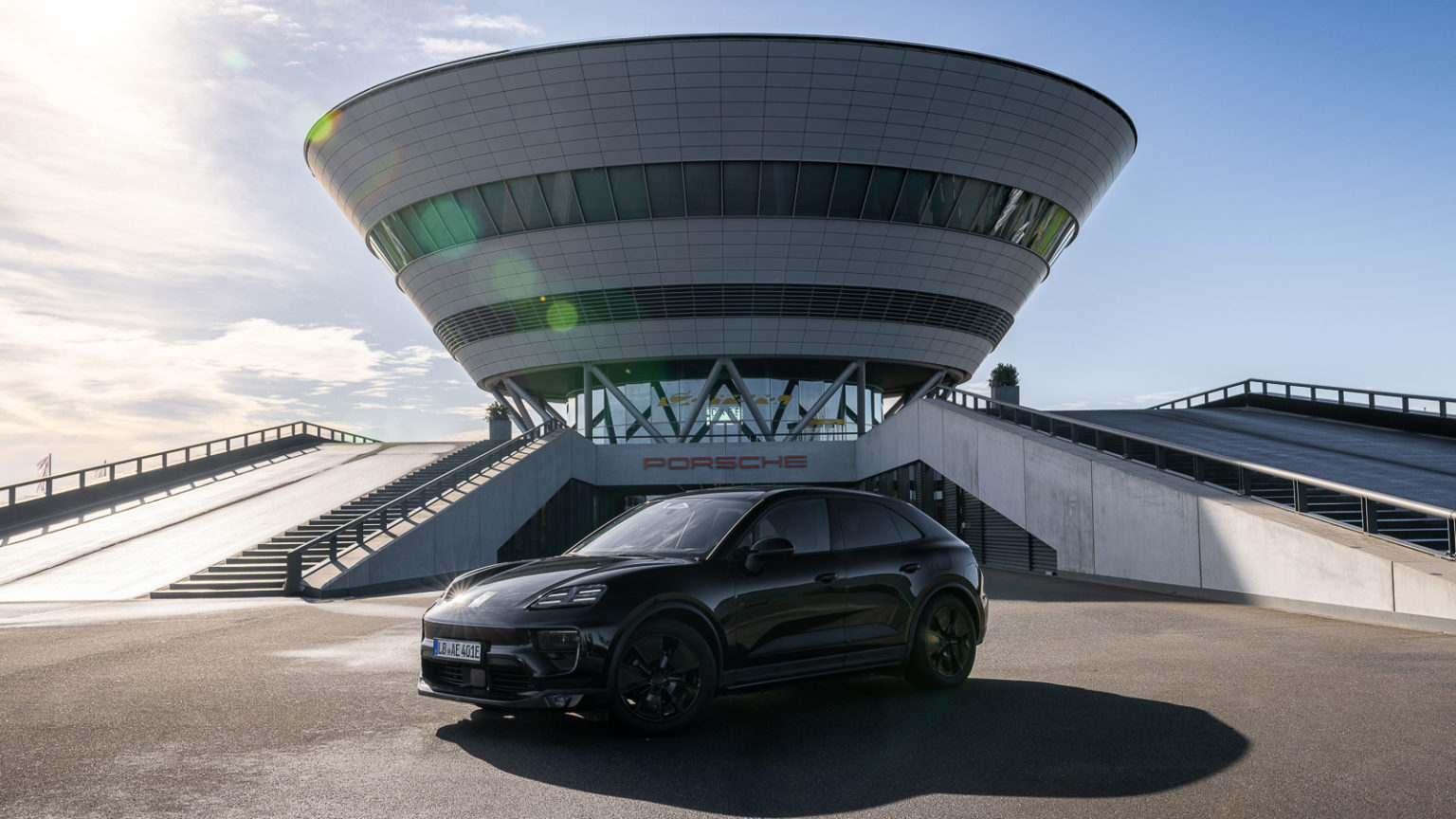 海外採訪／Macan BEV發表前大方露！德國解析保時捷電動新未來 | 地球黃金線