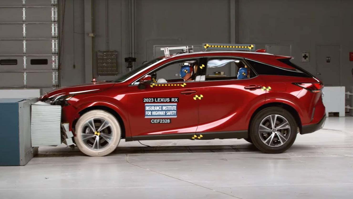 IIHS撞測8款豪華主流中型休旅後座安全，5款SUV表現未達良好 | 地球黃金線