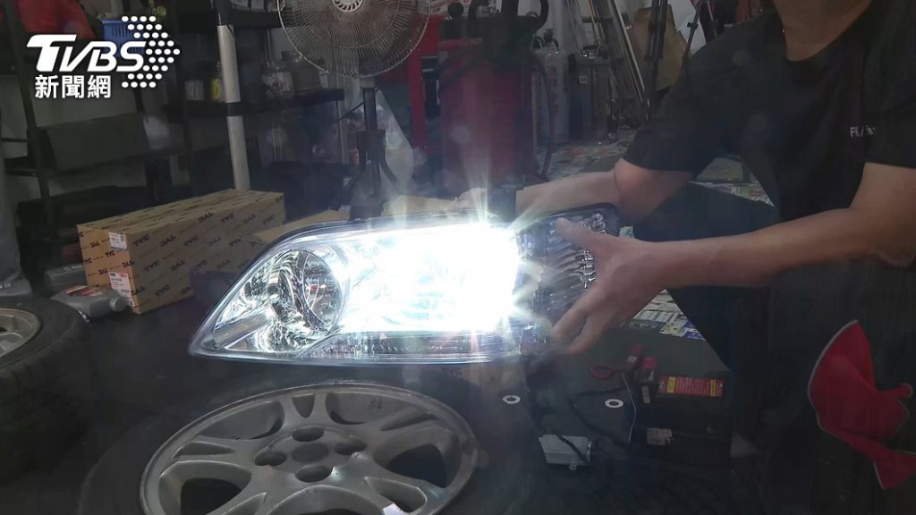 LED頭燈太亮容易導致意外？91％駕駛抱怨造成眩光看不清楚路 | 地球黃金線