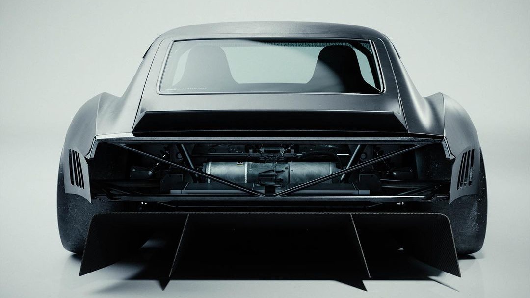 最新蝙蝠車長這樣？用特斯拉馬達驅動惡魔Z | 地球黃金線