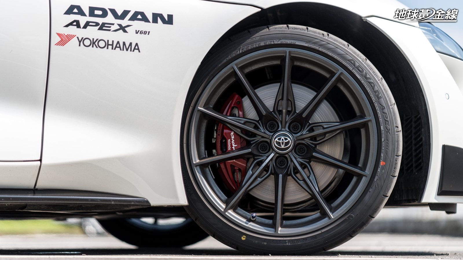 試胎／橫濱ADVAN Apex V601，山路賽道日常三方兼顧性能街胎！ | 地球黃金線