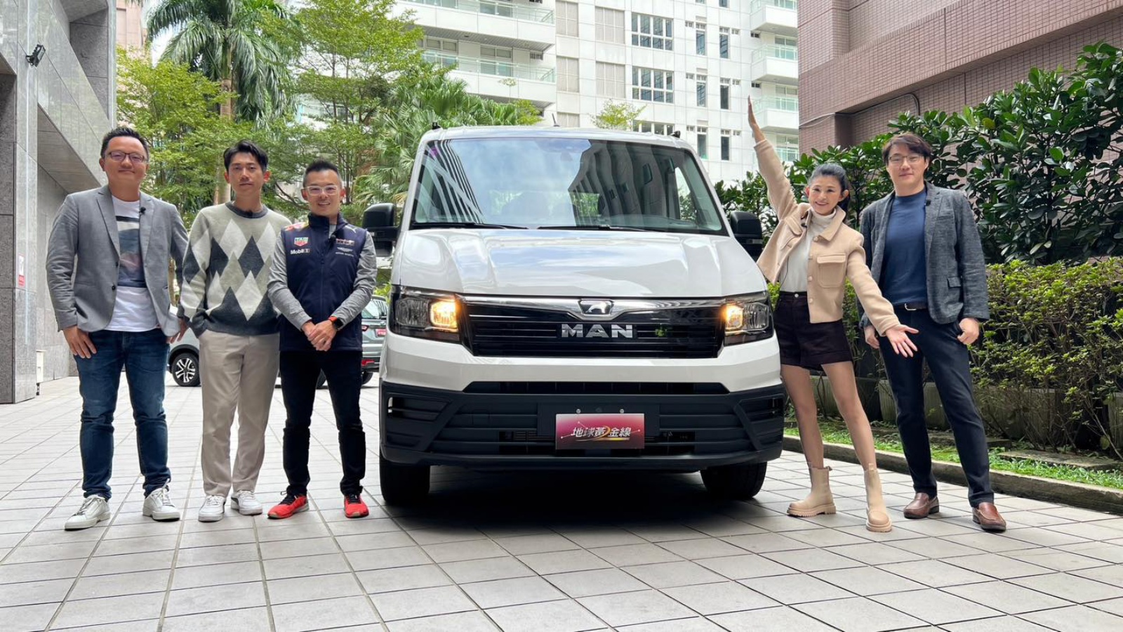 全台唯一MAN TGE Crew 7人座皮卡現身！空間全能滿足各種需求 | 地球黃金線