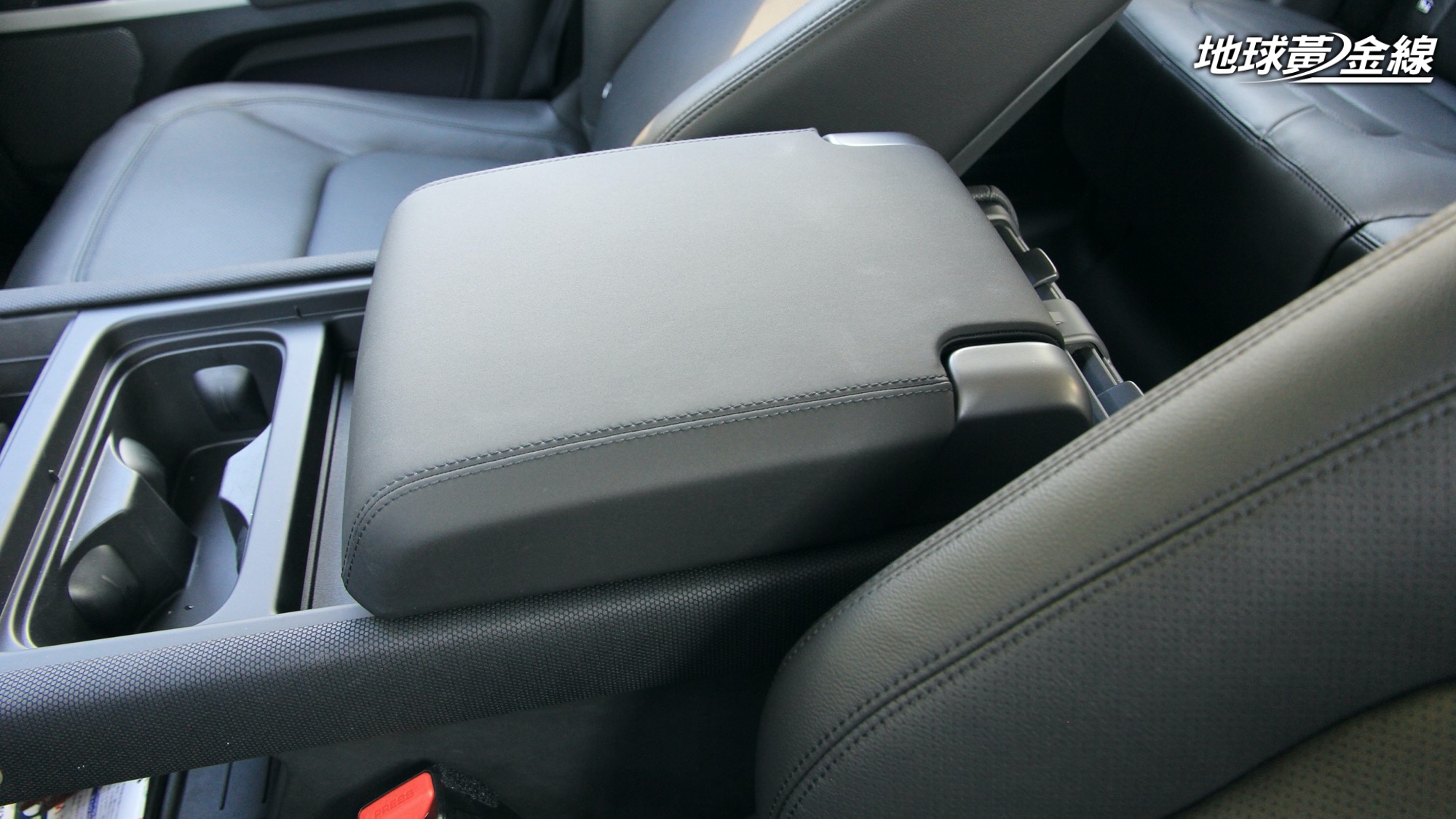 試駕／24年式Defender 110 D300 SE，大馬力高顏值一次擁有！ | 地球黃金線