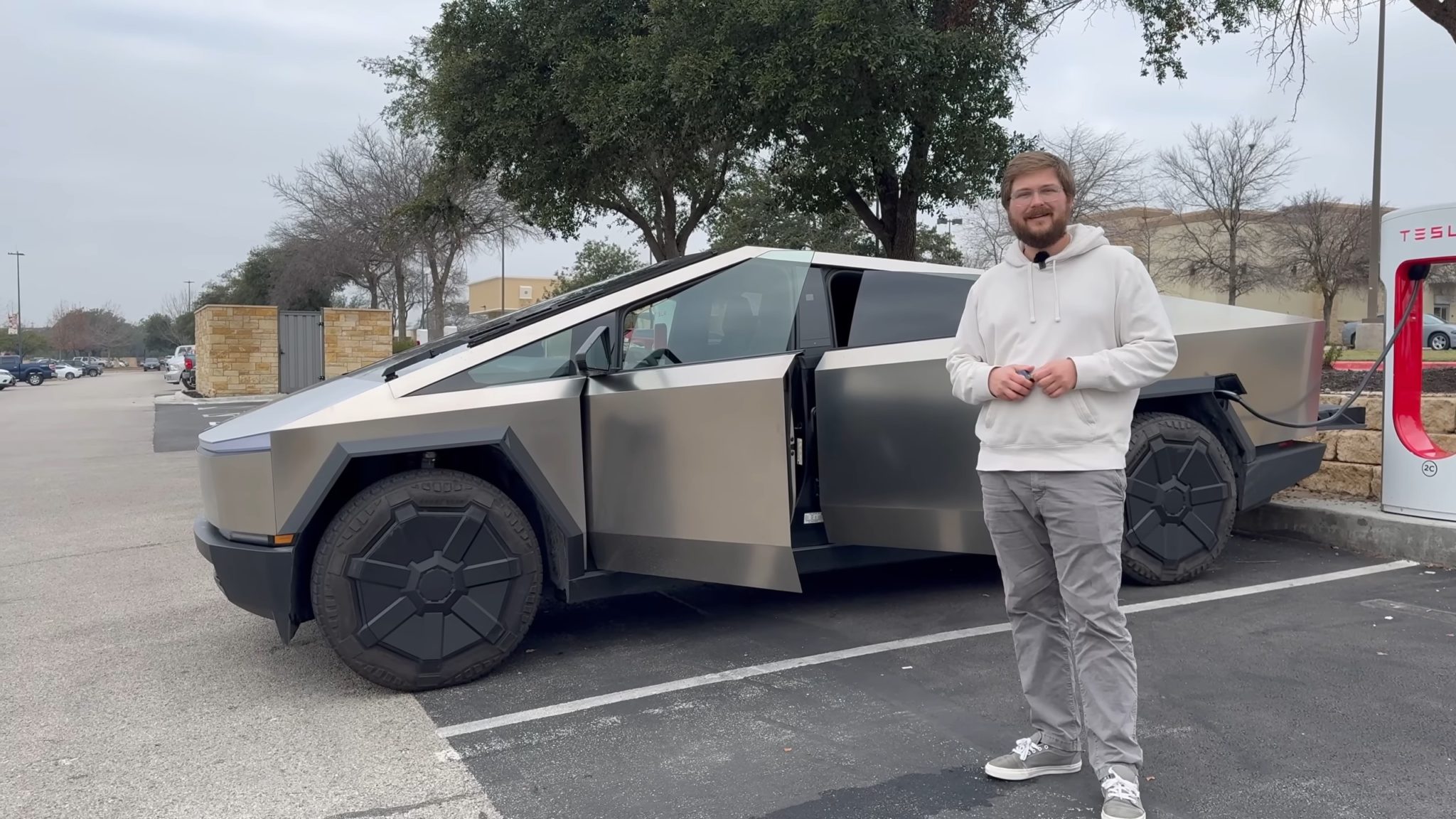 特斯拉Cybertruck是手指殺手？這麼做恐怕變哆啦A夢 | 地球黃金線