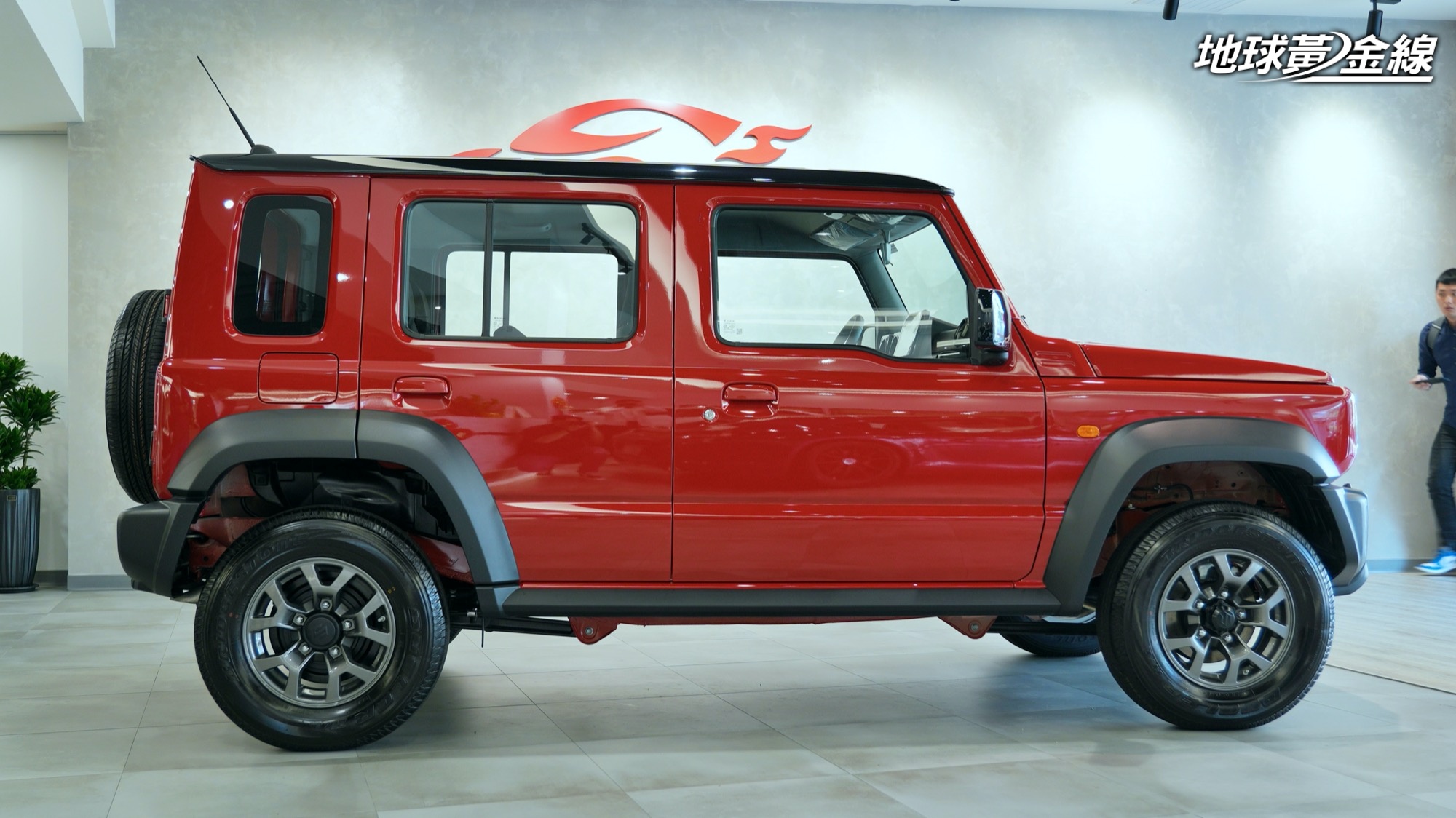 Suzuki Jimny五門版實車開箱！預估最快3月底有望展開交車 | 地球黃金線