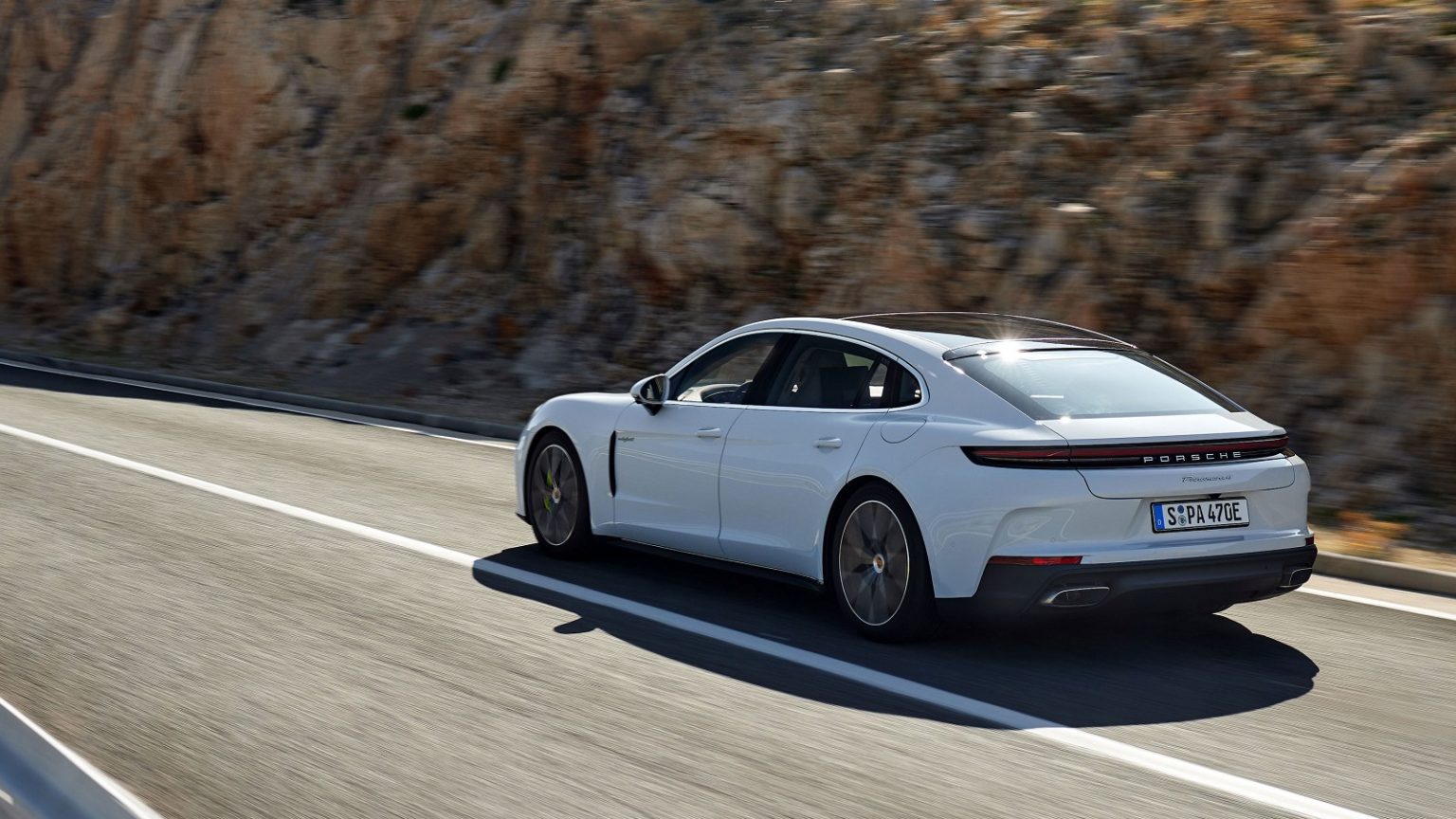 Panamera強推PHEV油電動力，4 E-Hybrid與4S E-Hybrid同步亮相 | 地球黃金線