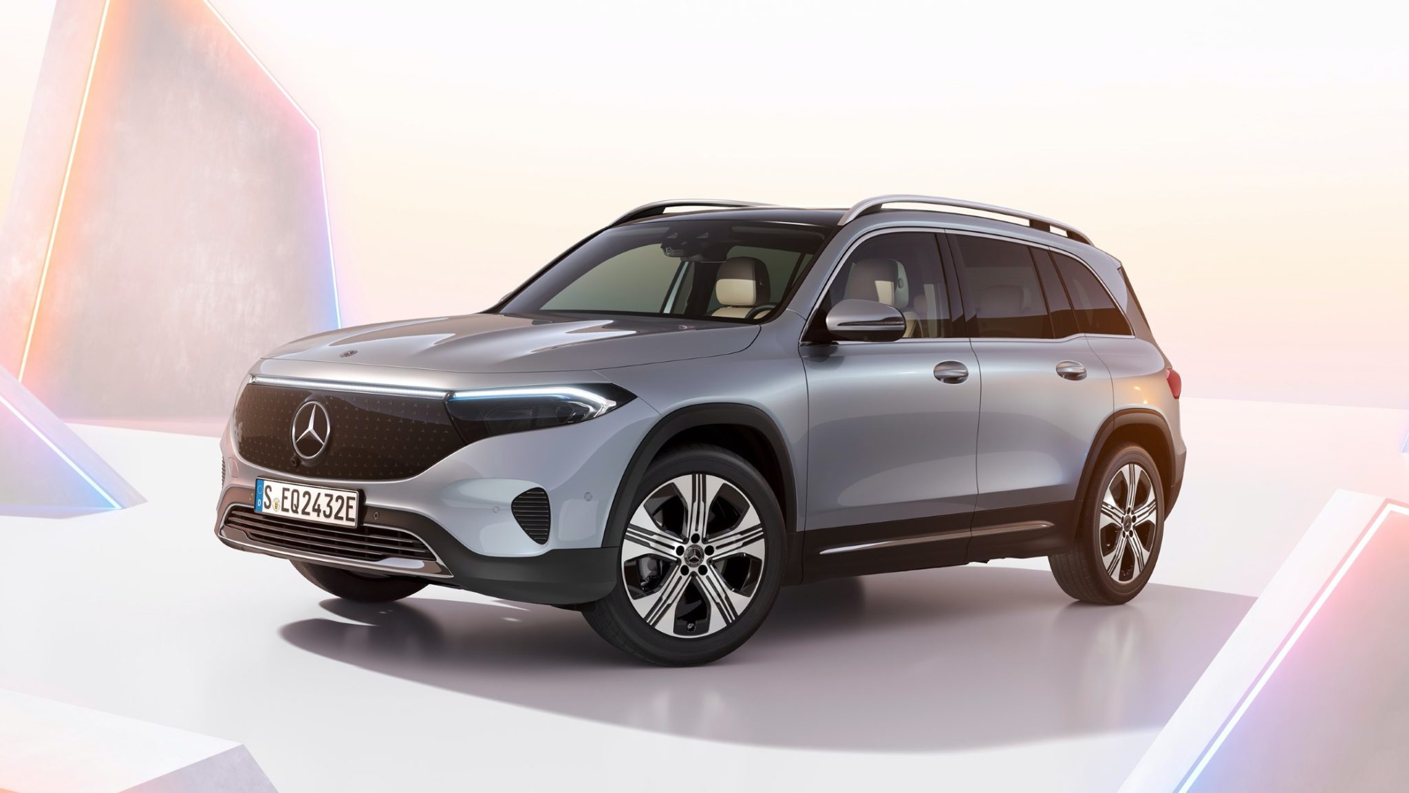 賓士小改款EQA、EQB上市，EQE 300 SUV預約3月中亮相 | 地球黃金線