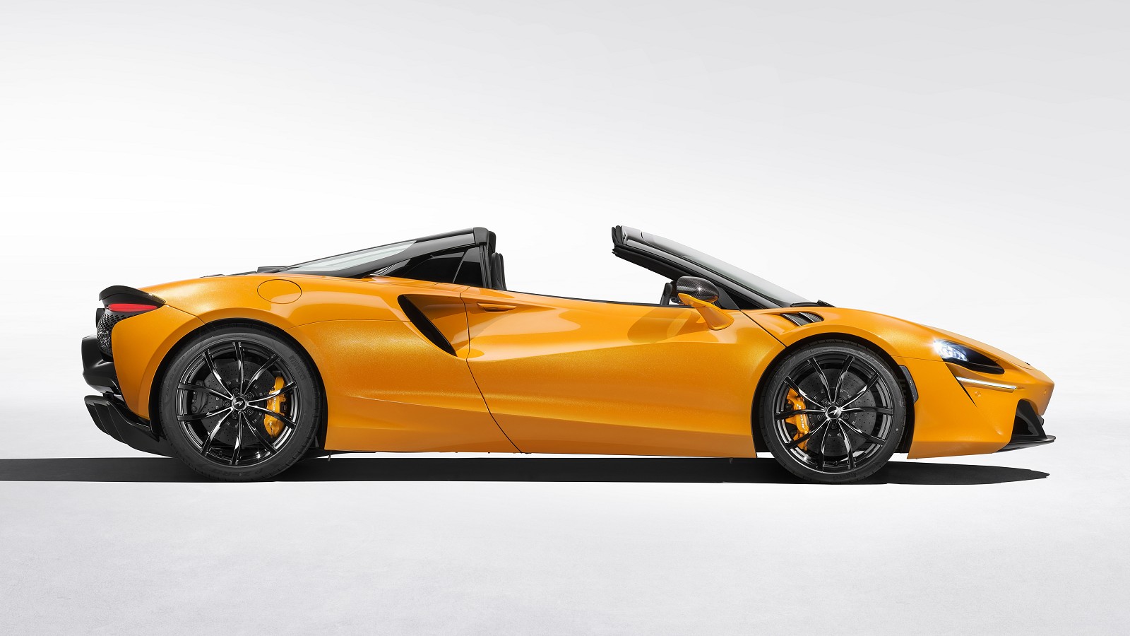 Artura Spider擁700匹馬力！McLaren最省油敞篷超跑預告Q3登台 | 地球黃金線