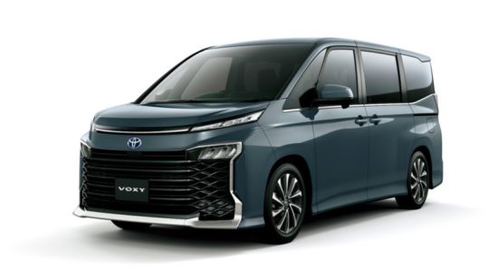 Sienta後繼有人？網友捕捉Toyota緊湊型MPV「 Voxy」在台現身！ | 地球黃金線