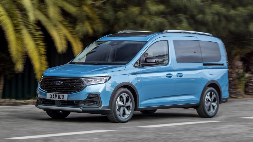 福特7人座MPV滿電可跑110公里！旅玩家PHEV版還支援50kW快充 | 地球黃金線