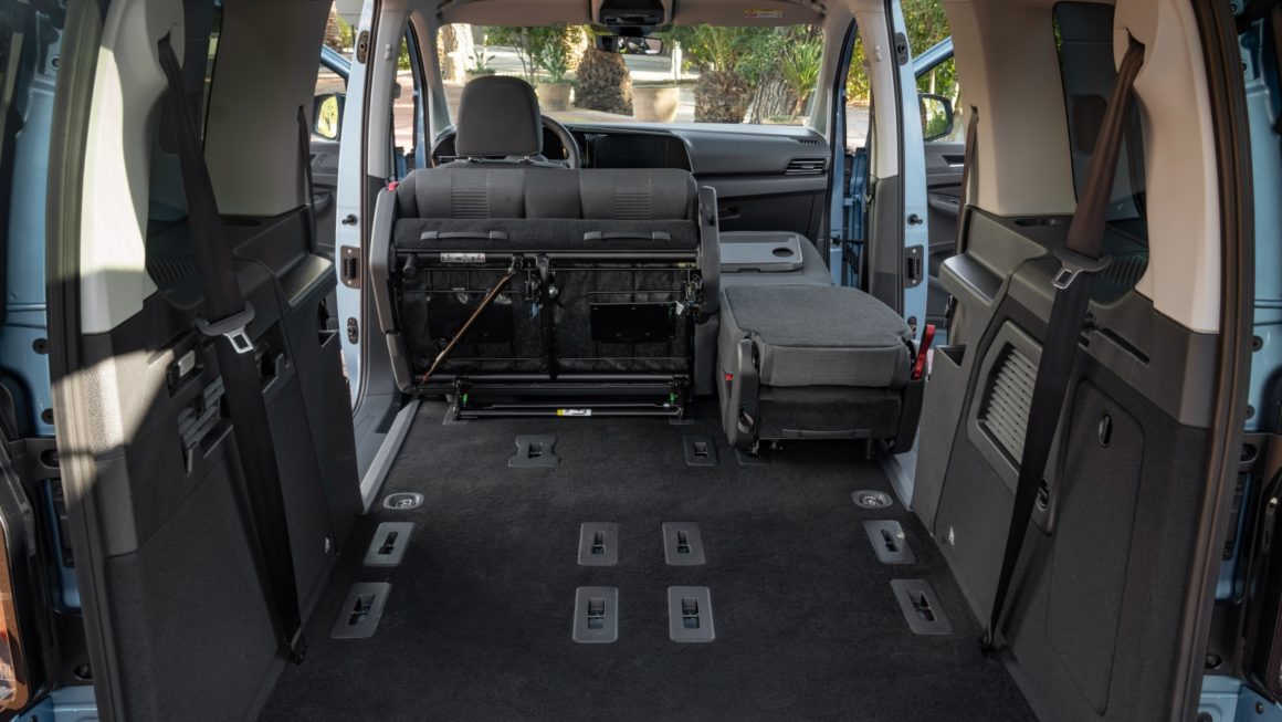 福特7人座MPV滿電可跑110公里！旅玩家PHEV版還支援50kW快充 | 地球黃金線