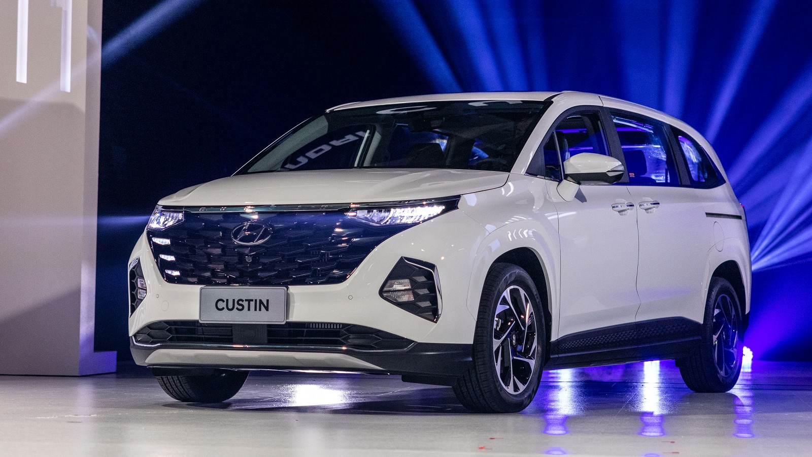 Custin不用130萬就能擁有！新年式GTL-A降價3萬開價129.9萬上市 | 地球黃金線