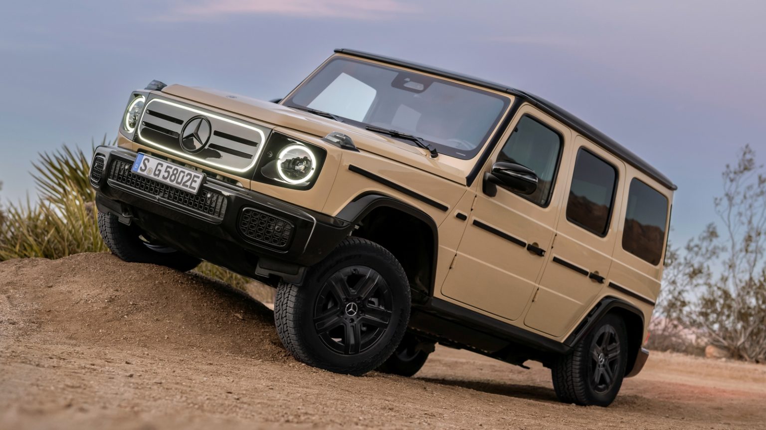 純電大G來了！Mercedes-Benz G 580四馬達118.7公斤米超狂扭力 | 地球黃金線