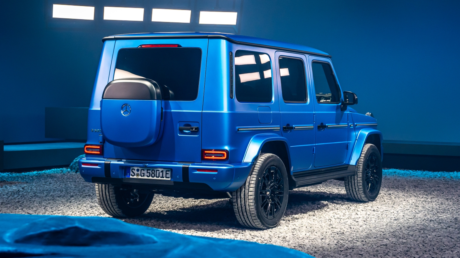 純電大G來了！Mercedes-Benz G 580四馬達118.7公斤米超狂扭力 | 地球黃金線