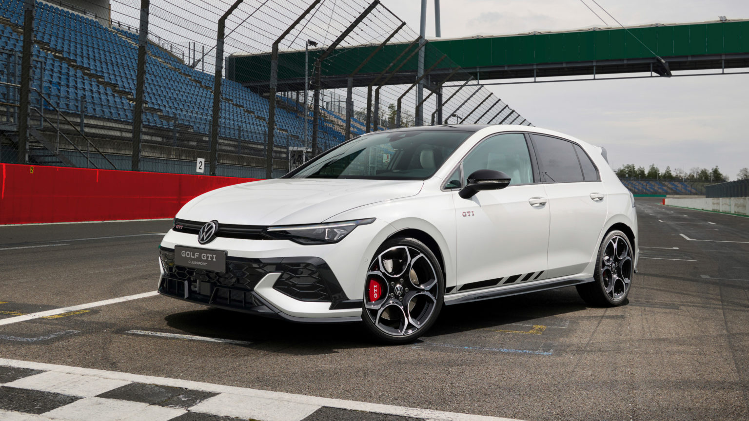 最強前驅Golf現身，改款Golf GTI Clubsport最大馬力上看300匹！ | 地球黃金線