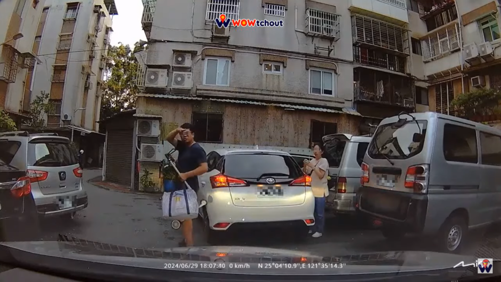 內湖囂張男駕駛當路霸阻雙向行車還嗆：我沒差！民不滿怒喊厚臉皮 | 地球黃金線