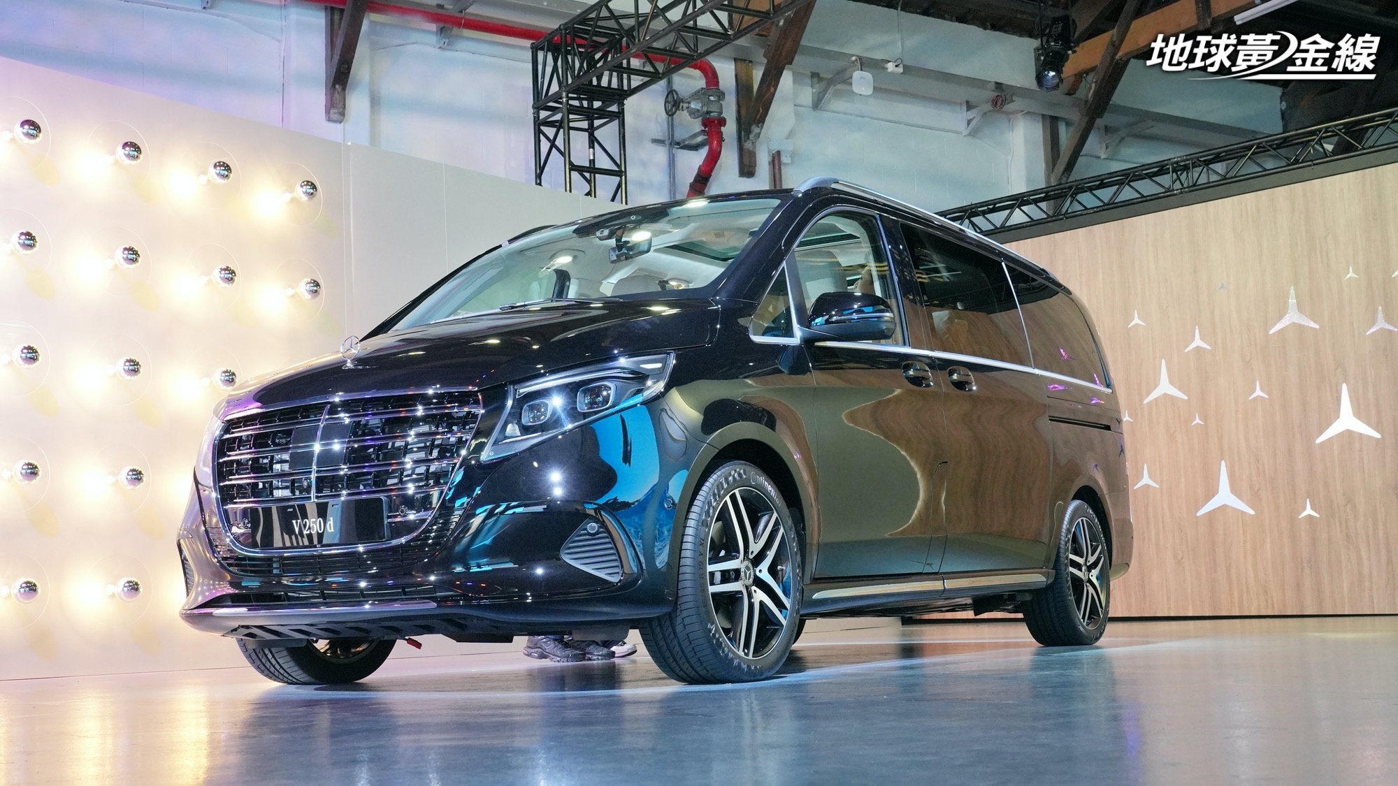 全新小改款M-Benz V-Class售價262萬起，豪華外觀與奢華內裝全面升級 | 地球黃金線