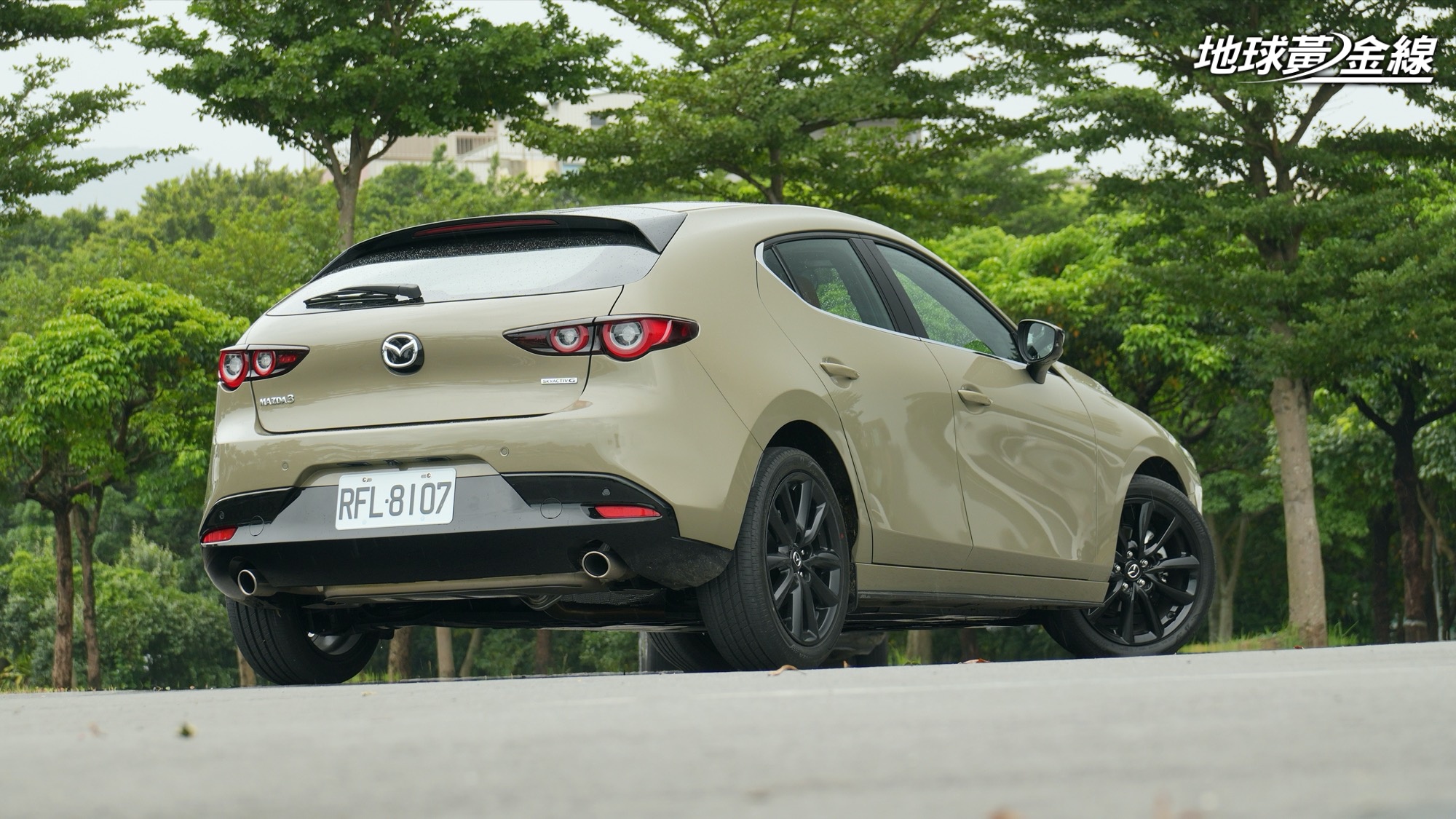 試駕／Mazda3 20S Retro Sports Edition，新增「鋯石棕」配色內外質感更加分 | 地球黃金線