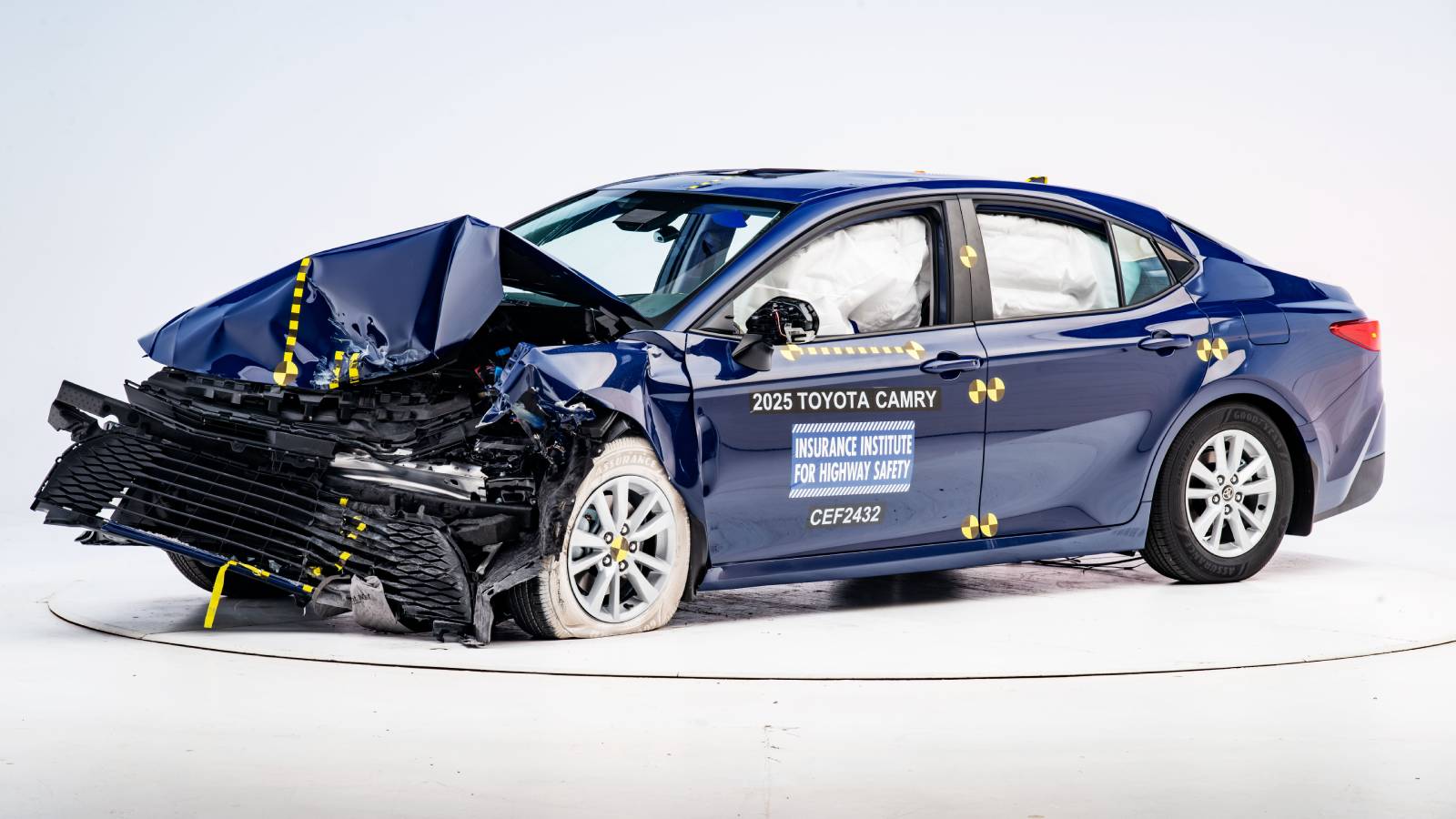 IIHS公布最新測驗成績，5款車獲Top Safety Pick以上評價台灣有賣 | 地球黃金線