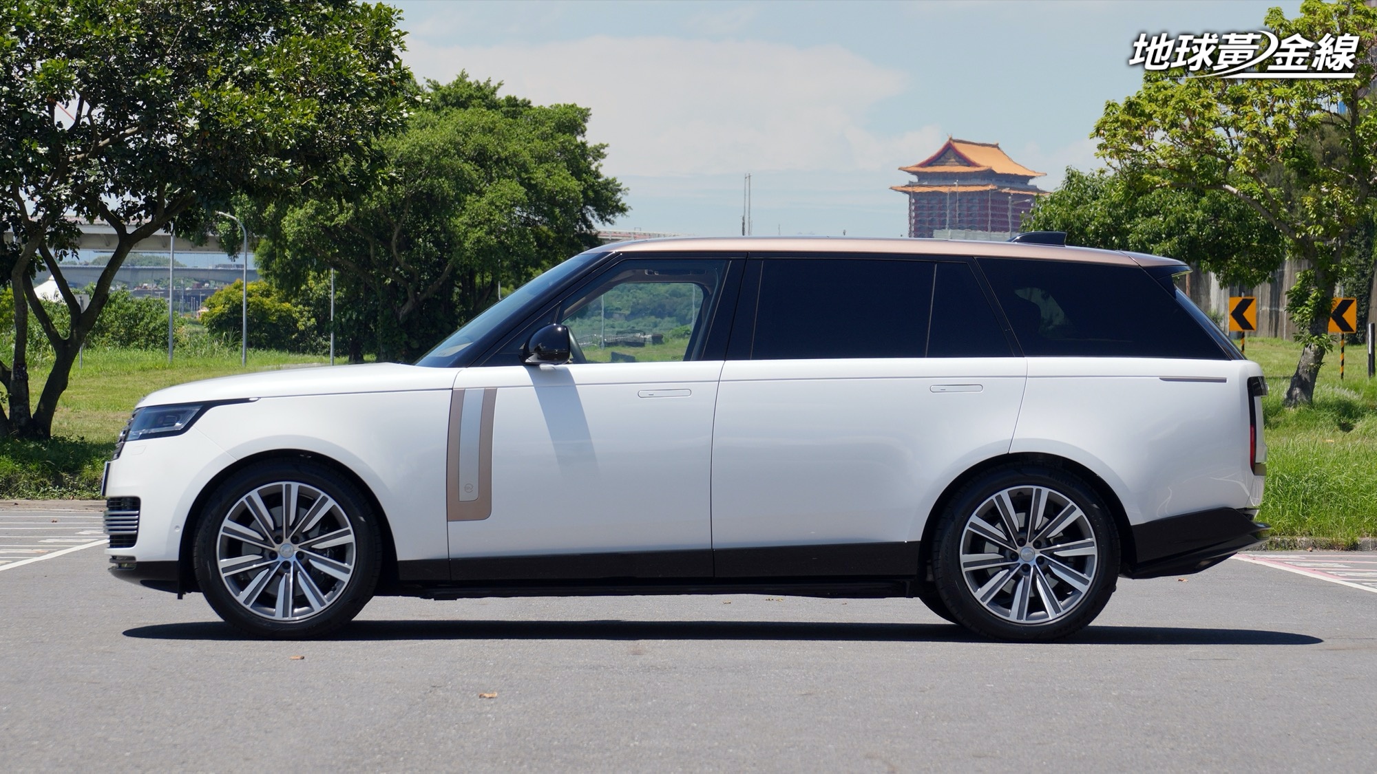 試駕／24年式Range Rover SV LWB，感受魔毯般的奢華行路質感 | 地球黃金線