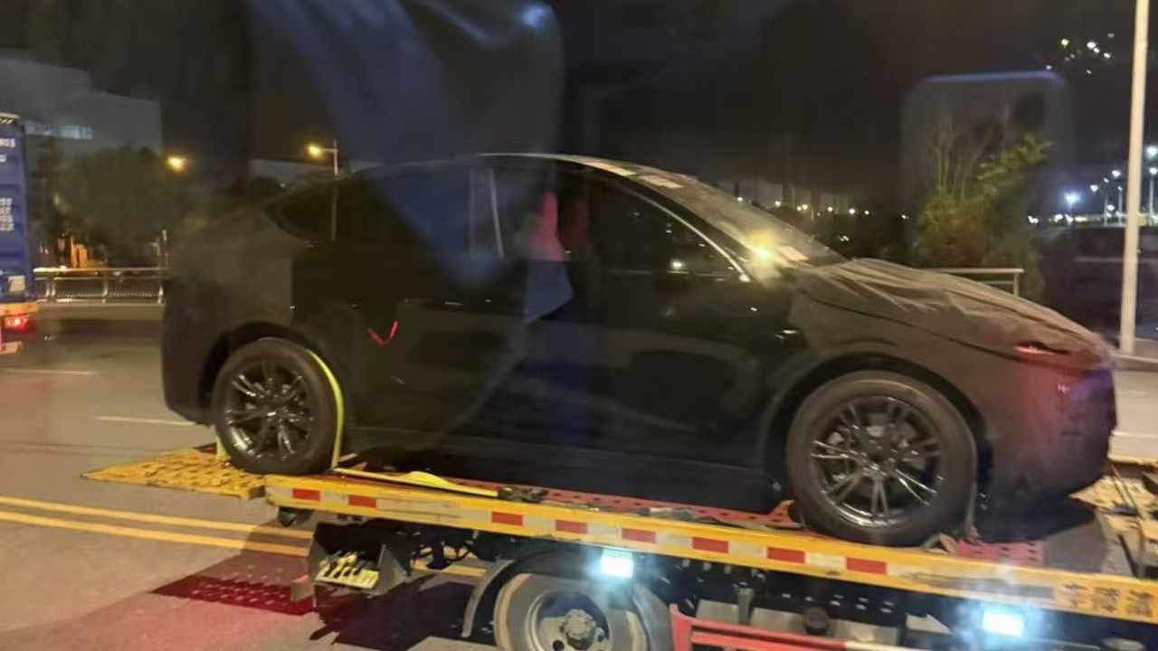 特斯拉Model Y煥新小改款上海試產！捕獲Model Y Juniper偽裝車採分離式大燈？ | 地球黃金線