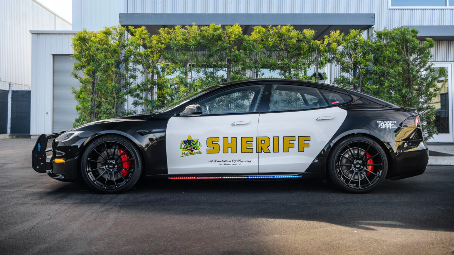 Model S Plaid成全球最速警車，千匹馬力警用升級嫌犯再快都難逃 | 地球黃金線