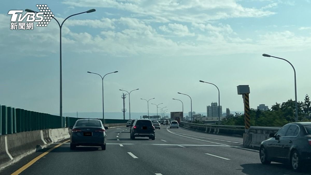 台74線快速道路7支測速照相10個月開罰3501萬以上！台中警：「這處」再加一支 | 地球黃金線