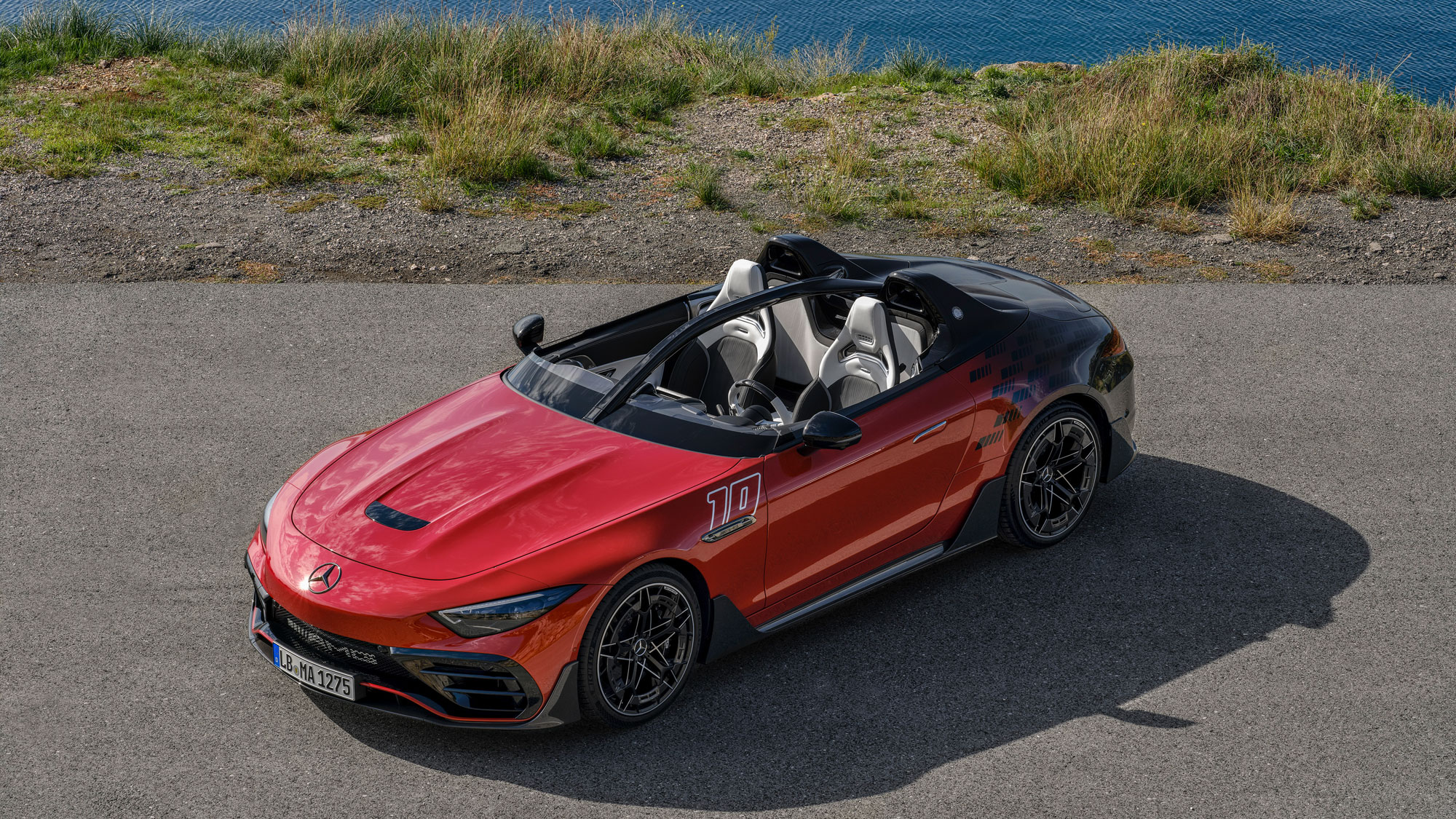 全新M-AMG PureSpeed將Halo系統取代傳統A柱，F1阿布達比大獎賽正式首演！ | 地球黃金線