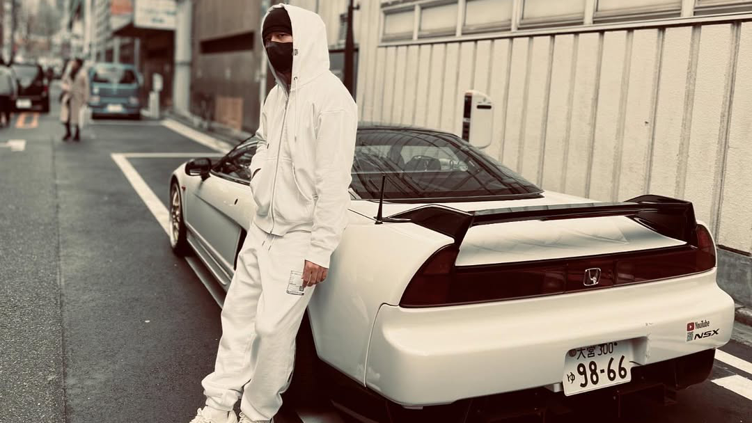 周杰倫合體NSX街頭拍帥照，出國過聖誕順便喜提東瀛法拉利？ | 地球黃金線