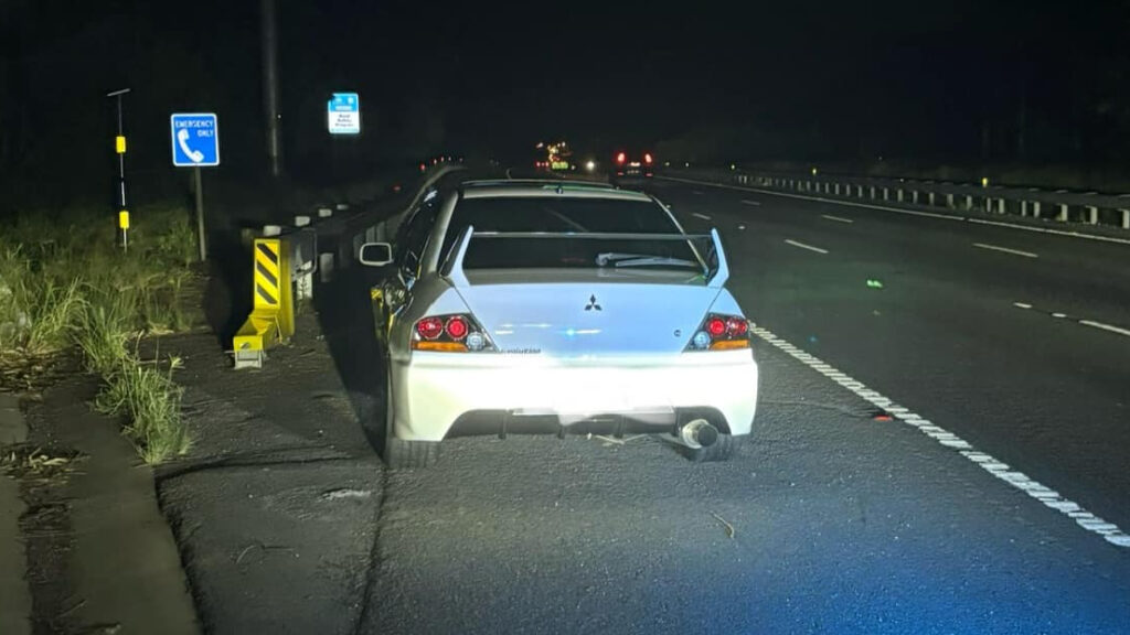 澳洲少年偷開媽媽的Lancer EVO超速，直逼178km/h駕照當場吊扣 | 地球黃金線