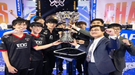 EDG台選手「坐板凳」奪LOL世界冠軍 老闆贈每人一間房│TVBS新聞網