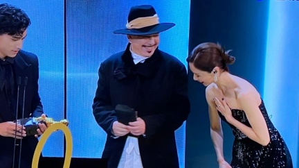 女F4成員Stacy交往10月閃嫁！ 披白紗曬婚戒噴淚：今晚開機│TVBS新聞網