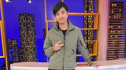 男星外景「滑進辣妹懷裡」爆曖昧！ 現場目睹：身體超誠實│TVBS新聞網