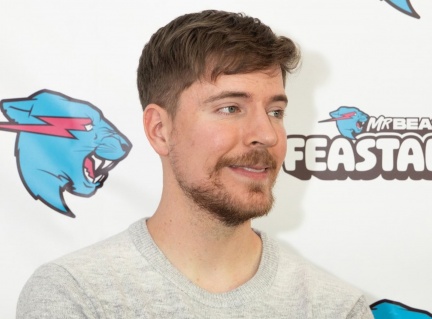 YT訂閱王MrBeast破4億大關！喜曬「藍鑽獎牌」再推動畫片│TVBS新聞網