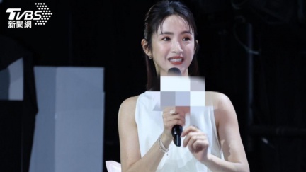 短今爆「街頭分手」掉淚！西裝男望背影痛哭 經紀人15字回應了│TVBS新聞網