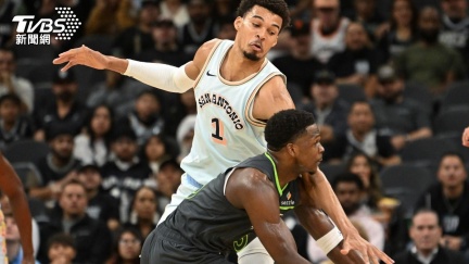 NBA／明星賽「老將隊」奪冠！柯瑞神射logo shot 2度抱回MVP│TVBS新聞網